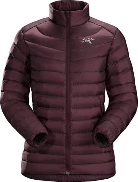 7 Travel Jackets for Women: Choosing The Best For Your Trip 2025