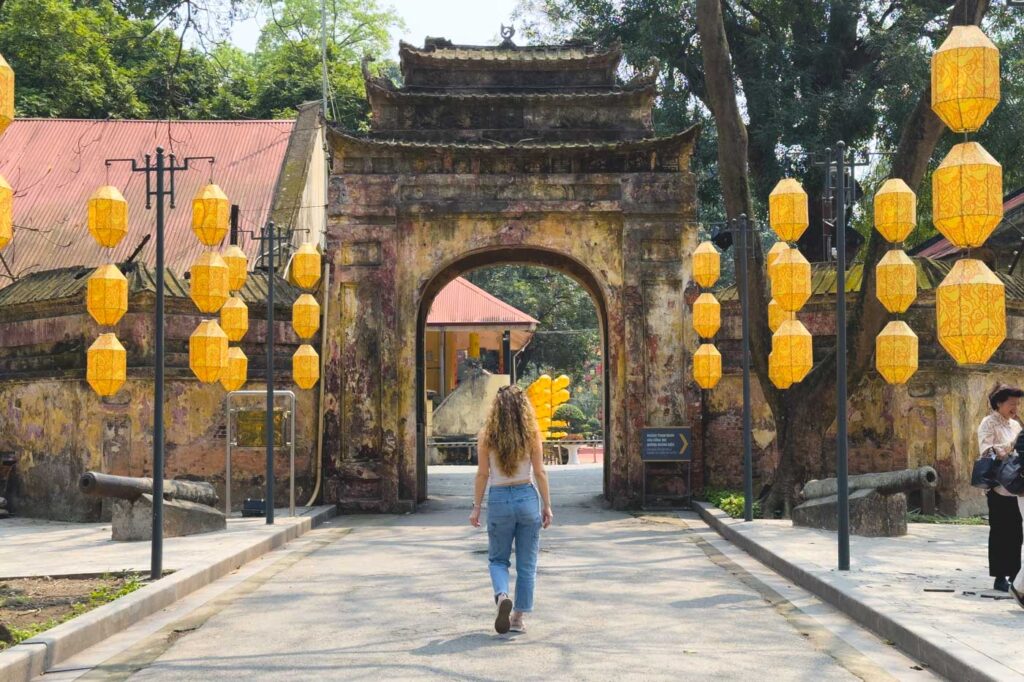 12 Ways to Travel For FREE (or Cheap) and 2 to AVOID!